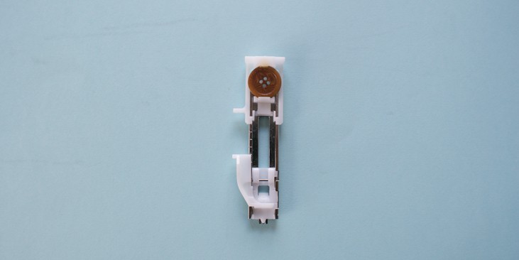 How to sew buttonholes – the thread