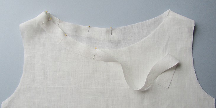 Sewing Glossary: How to Bind A Neckline Tutorial – the thread
