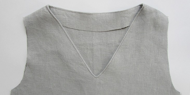 Sewing Glossary: How to Sew a Facing to a V-Neckline Tutorial – the thread