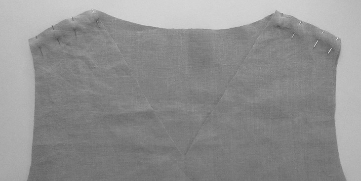 Sewing Glossary: How to Sew a Facing to a V-Neckline Tutorial – the thread