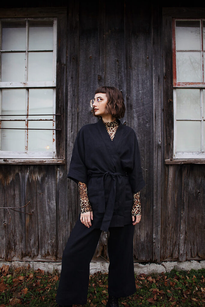 PATTERN REVIEW: Akira Set In Black Midweight Linen – the thread