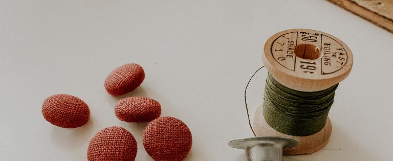 Tutorial: How to Make Fabric Buttons – the thread