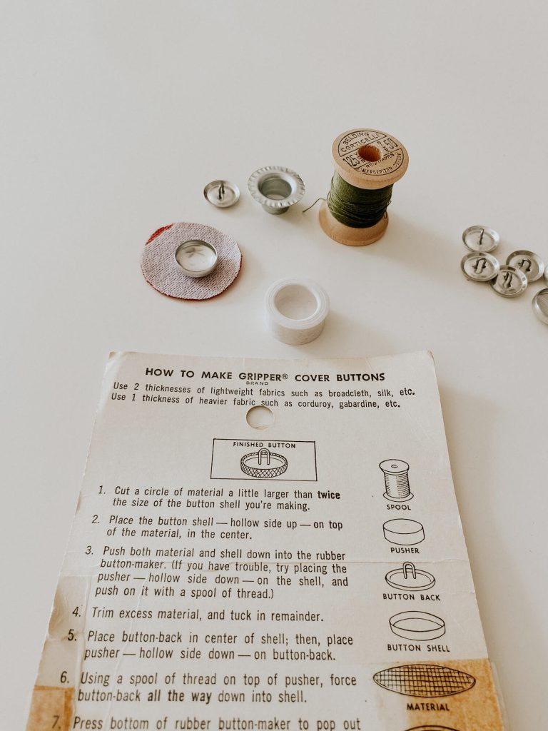 Tutorial: How to Make Fabric Buttons – the thread