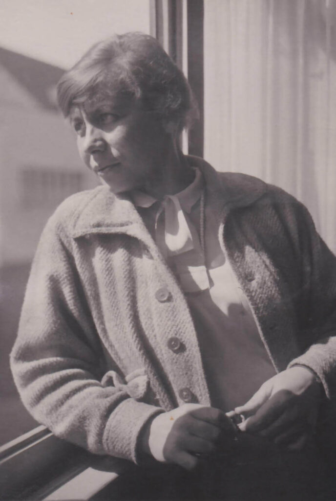 Art into Industry: The Tactile Textiles of Gunta Stölzl – the thread