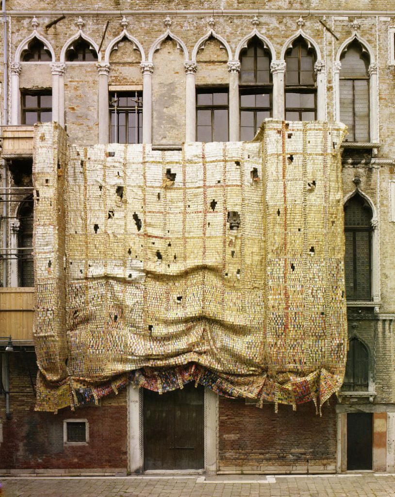 Glitter and Gold: The Tactile Art of El Anatsui – the thread