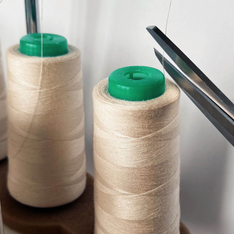 How to Thread an Overlocker (The Easy Way) – the thread