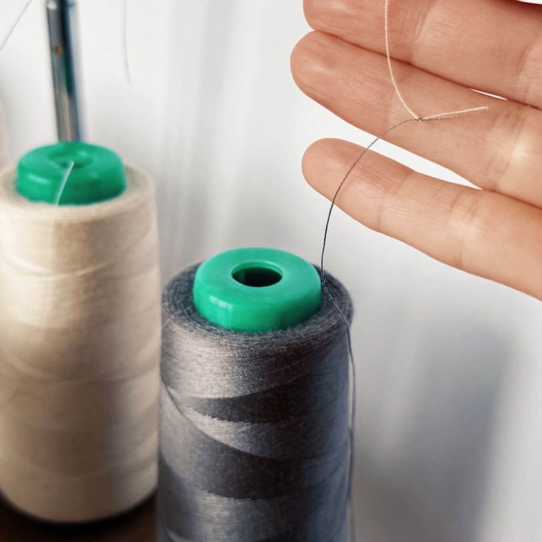 How to Thread an Overlocker (The Easy Way) – the thread